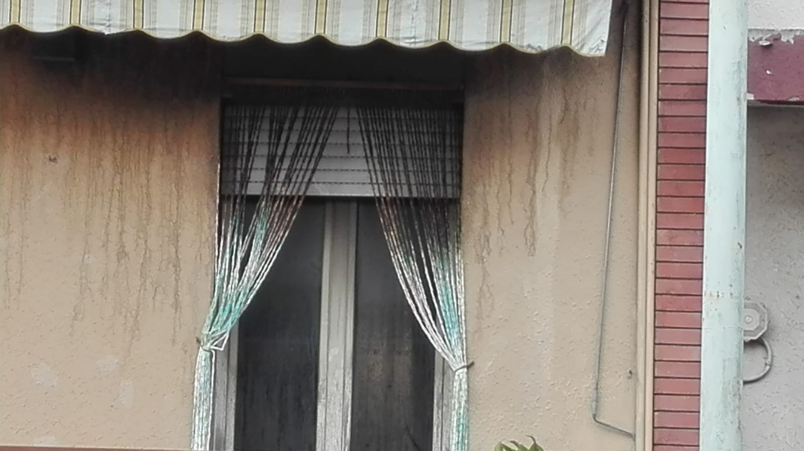 Anziana disabile muore nel rogo di un palazzo a Pesaro - VIDEO - Occhio ... Anziana disabile muore nel rogo di un palazzo a Pesaro - VIDEO - Occhio ...