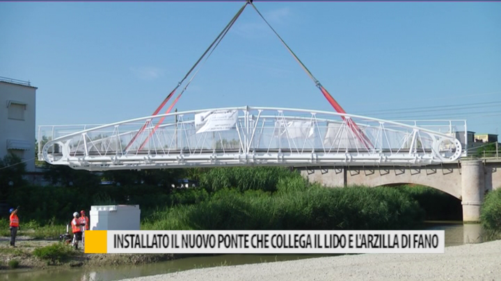 Installato il nuovo ponte che collega il Lido e Arzilla di Fano - VIDEO ...