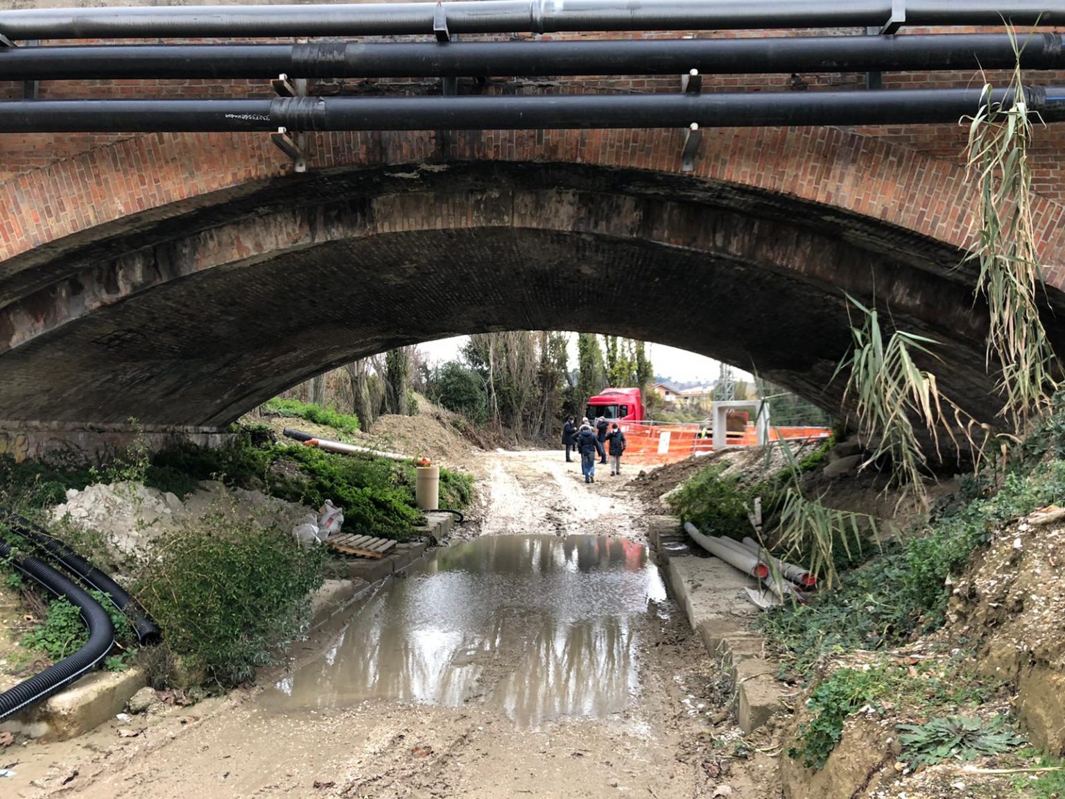 Ordigno bellico rinvenuto sotto il ponte dell'Arzilla a Fano - FOTO e ...