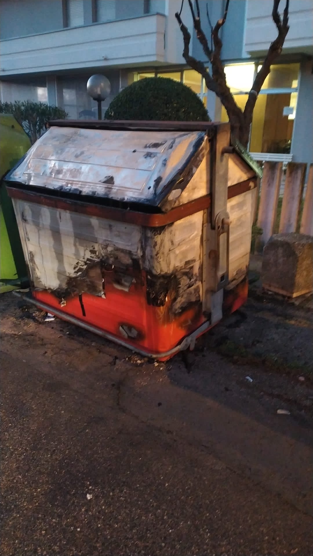 Cassonetti in fiamme a Fano: denunciato il presunto piromane - Occhio ... Cassonetti in fiamme a Fano: denunciato il presunto piromane - Occhio ...